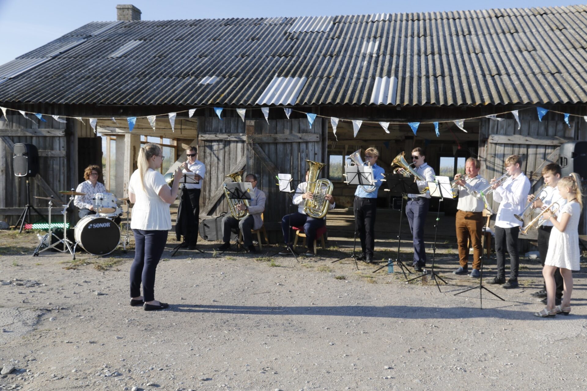 Galerii: Nõva sadam sai ujuvkai - Lääne Elu