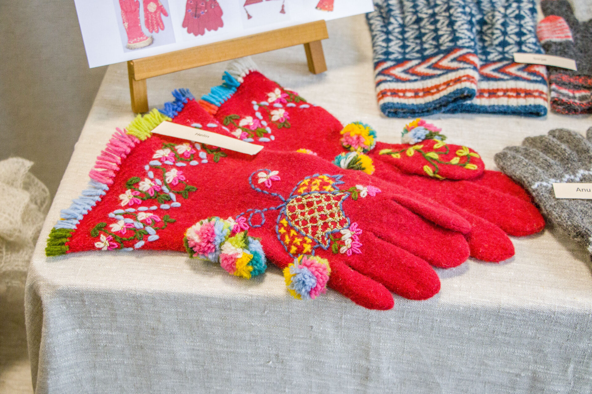 Sõrmikunäituse staariks on Norra kindad - Lääne Elu